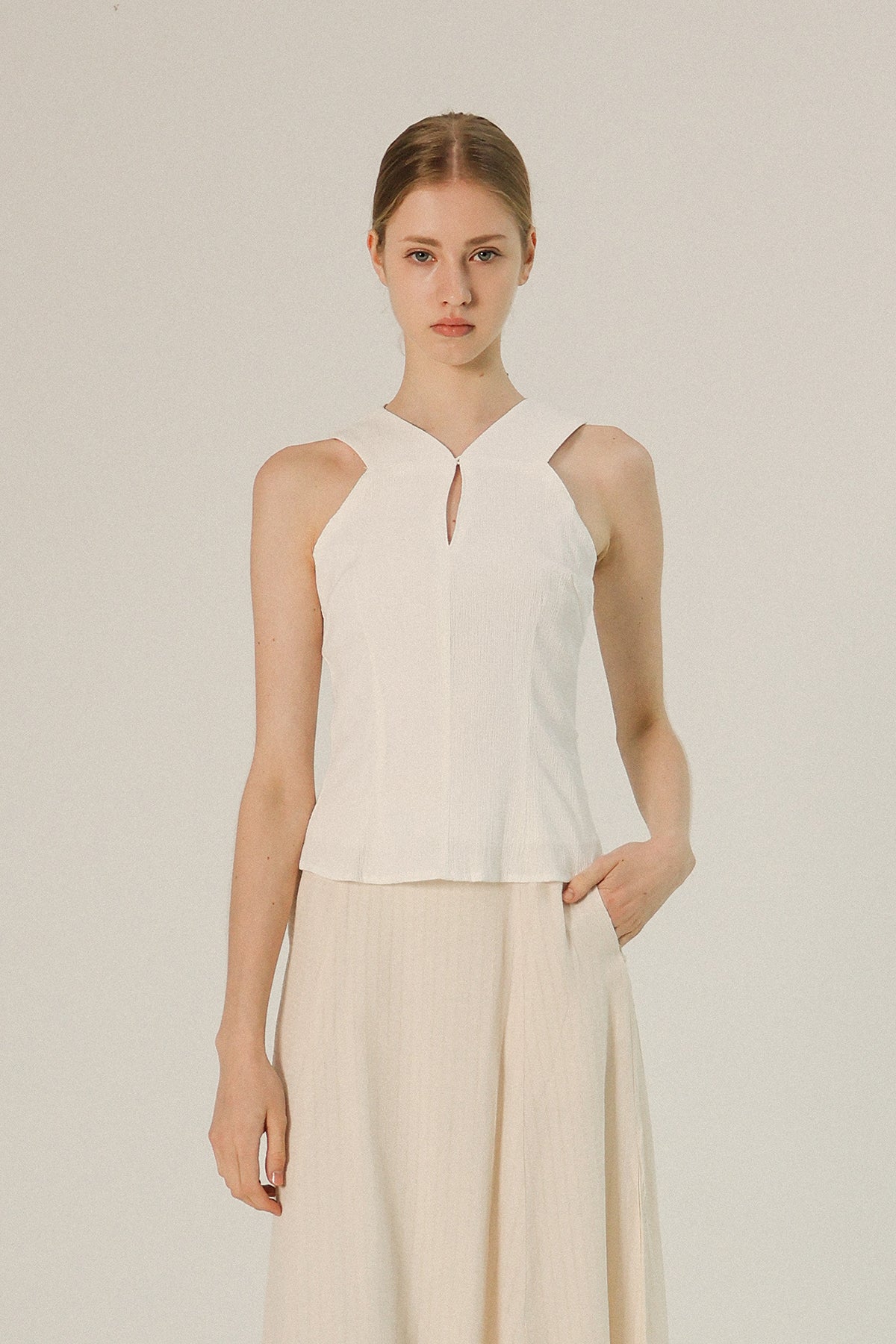 Addison Halter Top in White – Génue