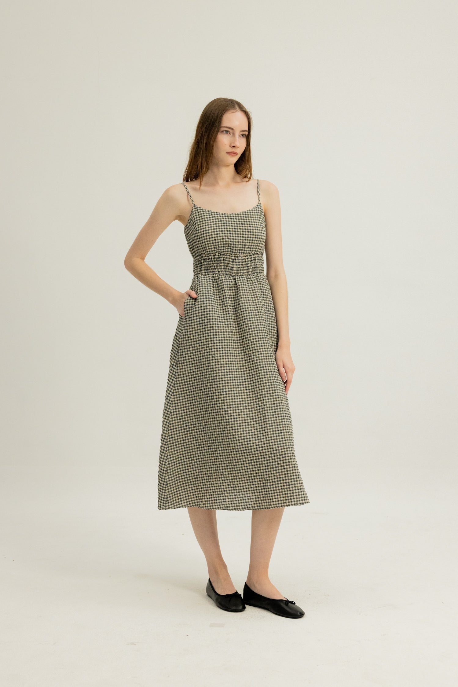 Brooke Shirred Waist Dress in Blue Daisy – Génue