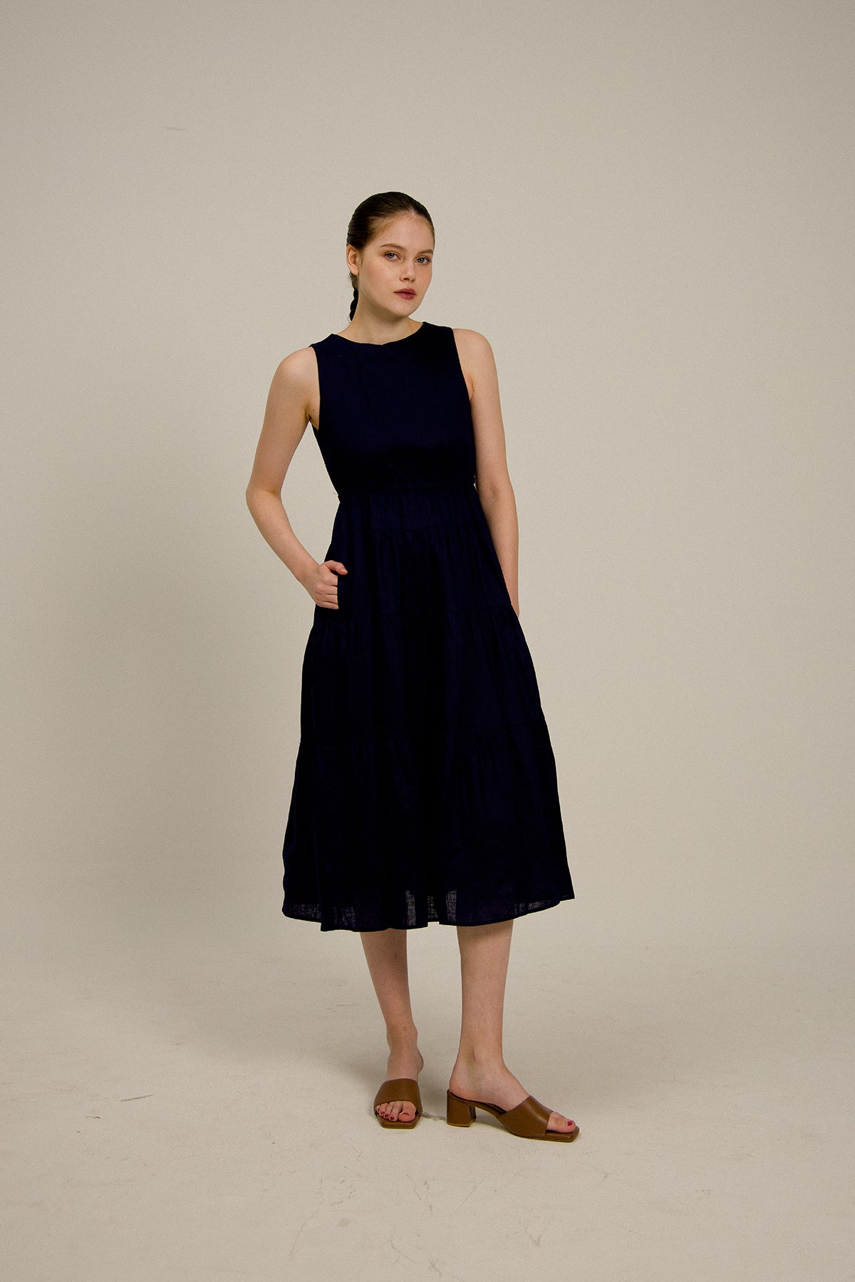 Hazel Sleeveless Tiered Dress in Midnight – Génue