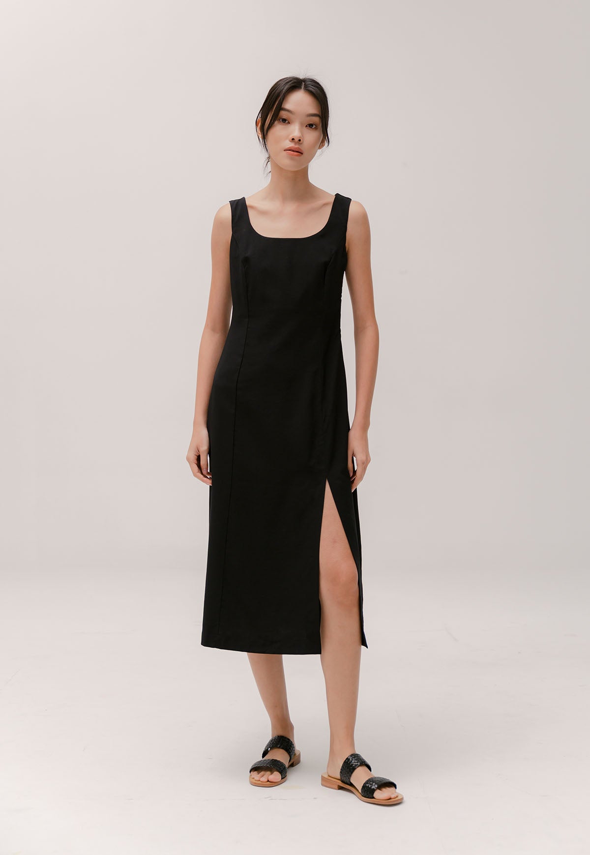 Amelia Cross Back Dress in Black – Génue