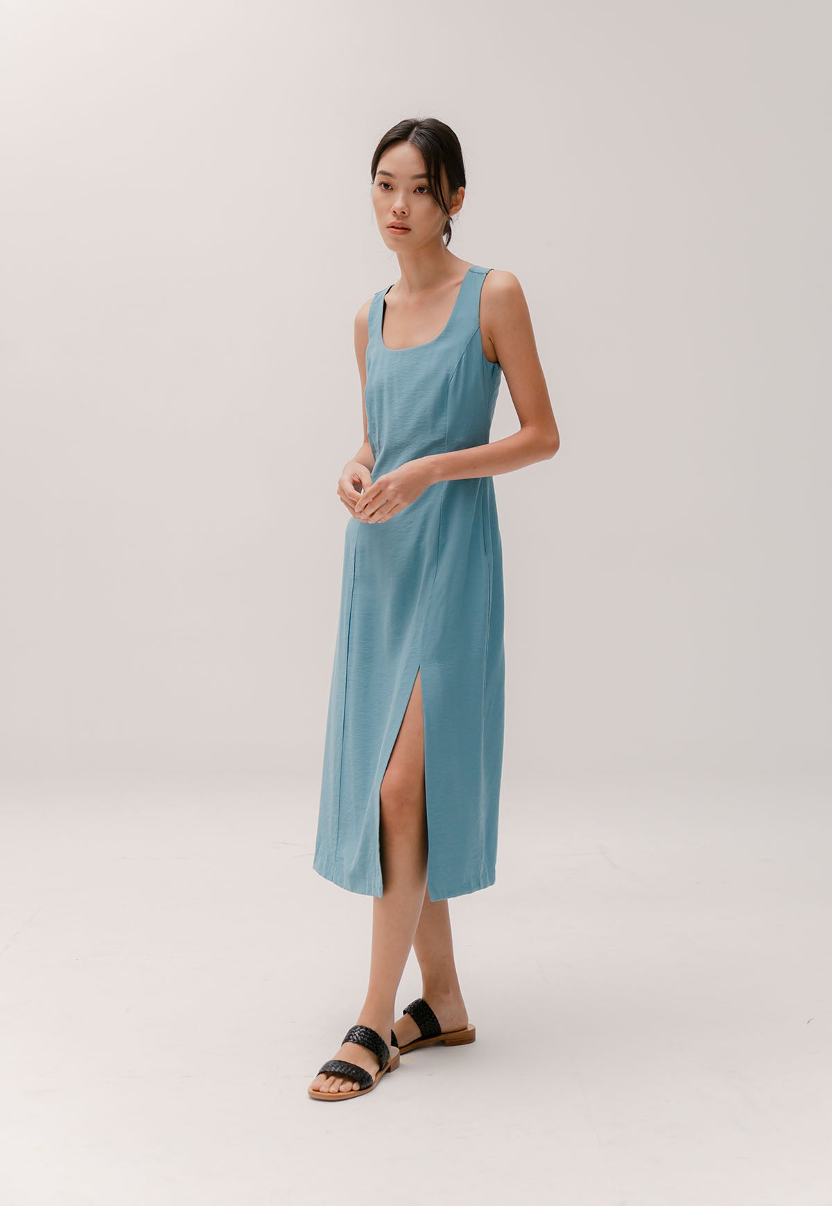 Amelia Cross Back Dress in Cerulean – Génue