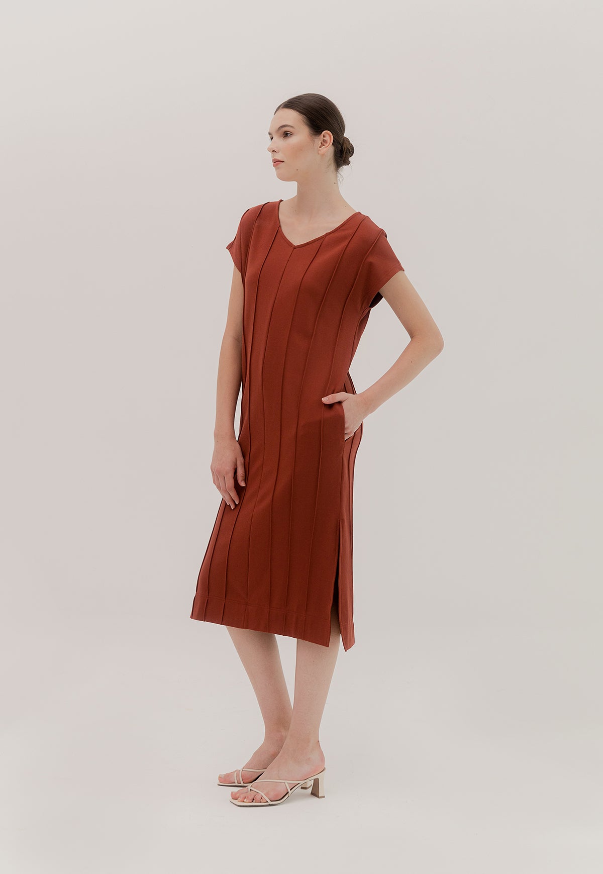 Quinn Short Sleeved Jersey Dress in Caramel – Genue