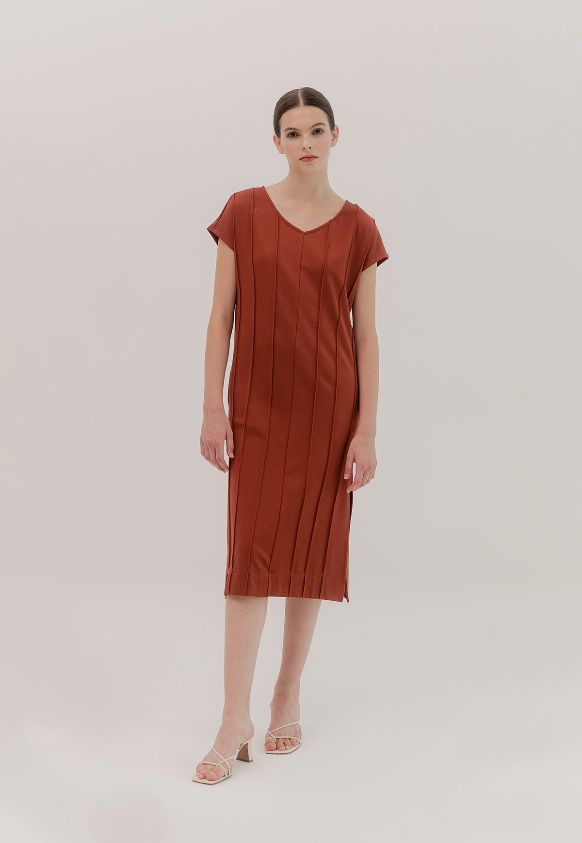 Quinn Short Sleeved Jersey Dress in Caramel – Génue